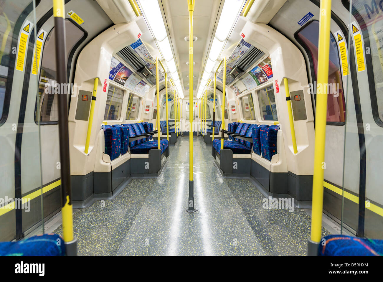 Corridor inside london underground tube hi-res stock photography and ...