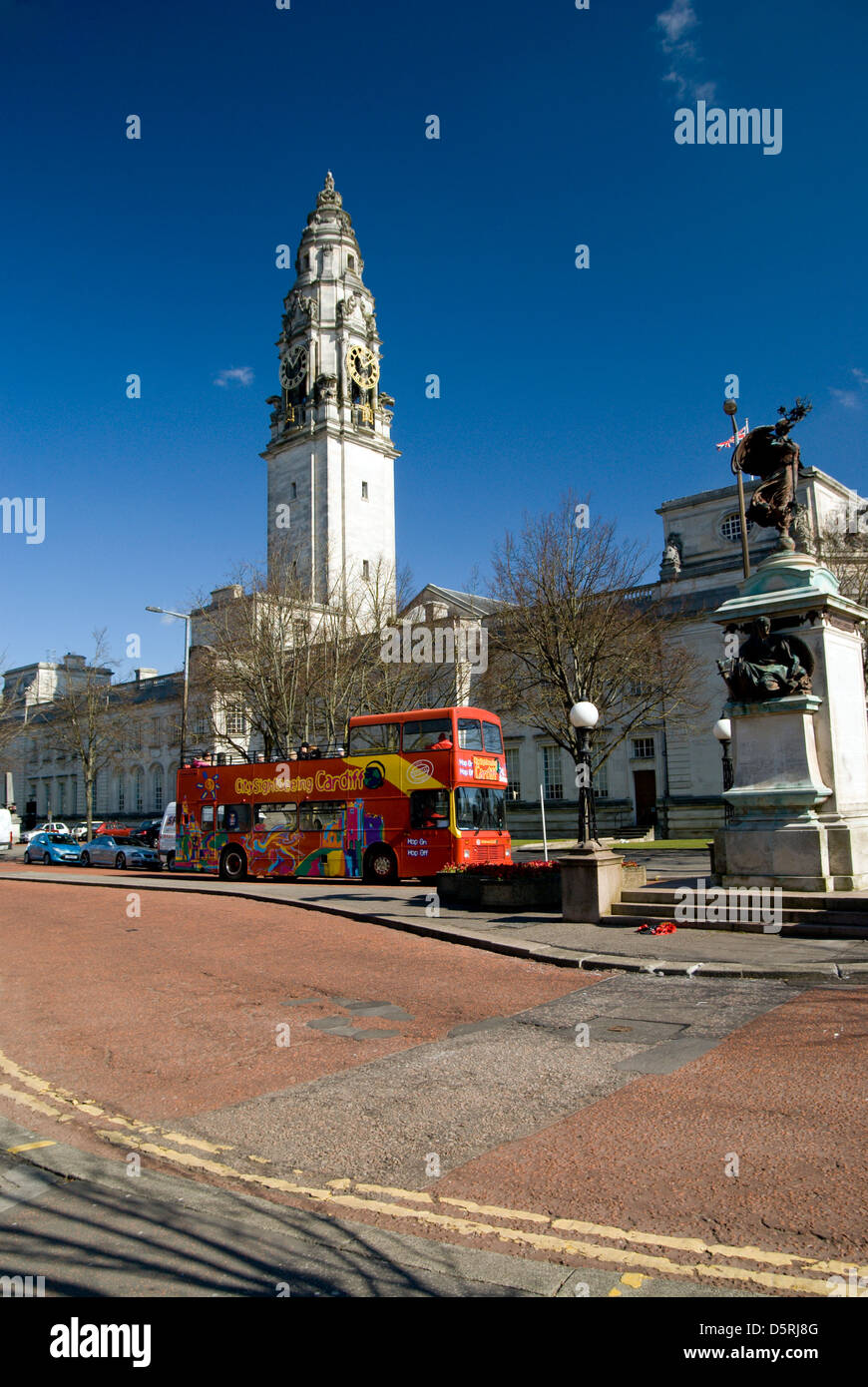 Cardiff tour bus hi-res stock photography and images - Alamy