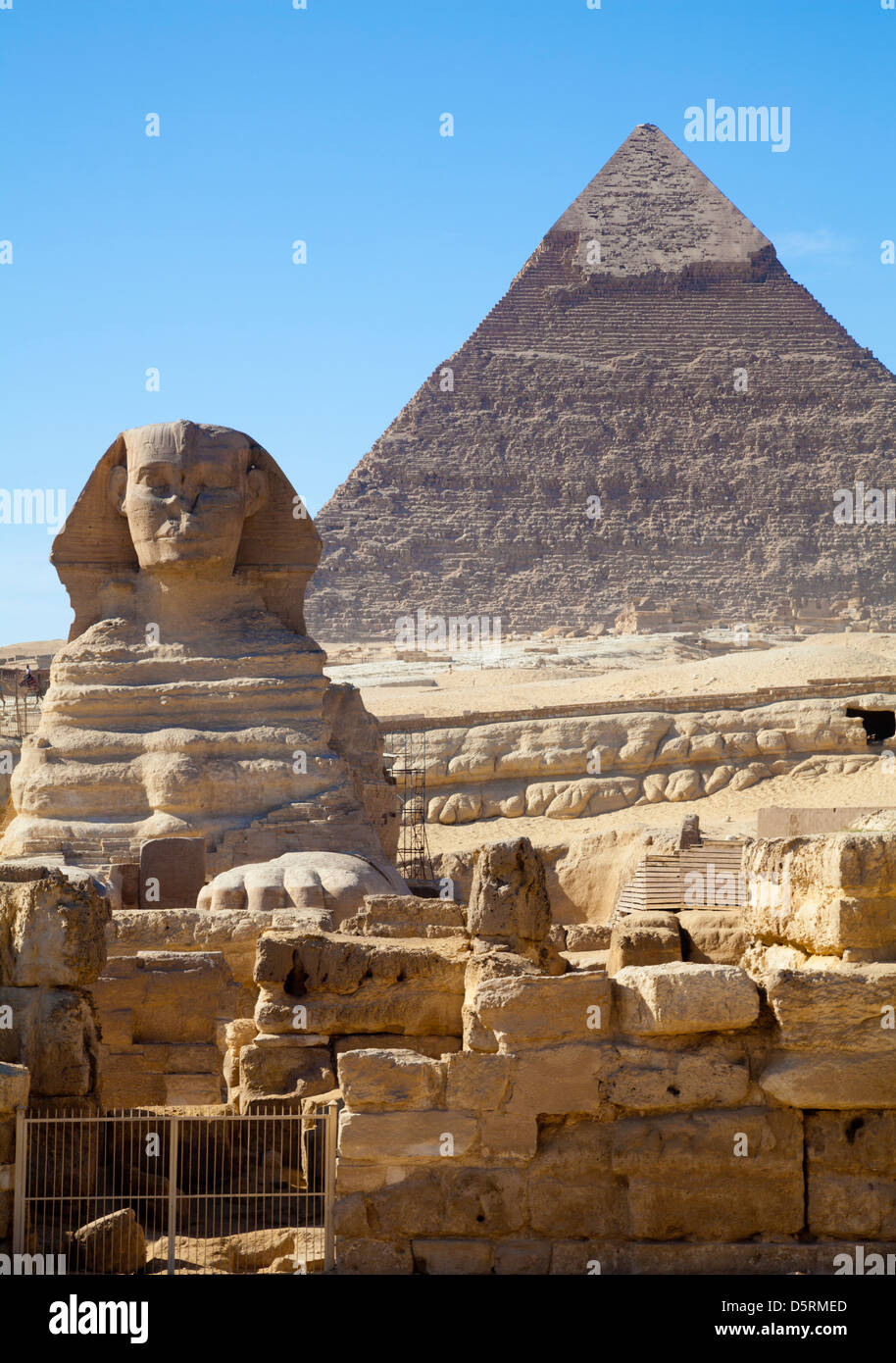 Sphinx great pyramid pyramid khufu hi-res stock photography and images ...