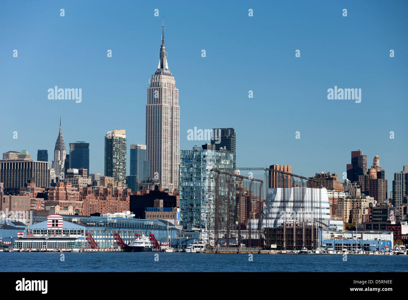 Chelsea piers new york city hi-res stock photography and images - Alamy