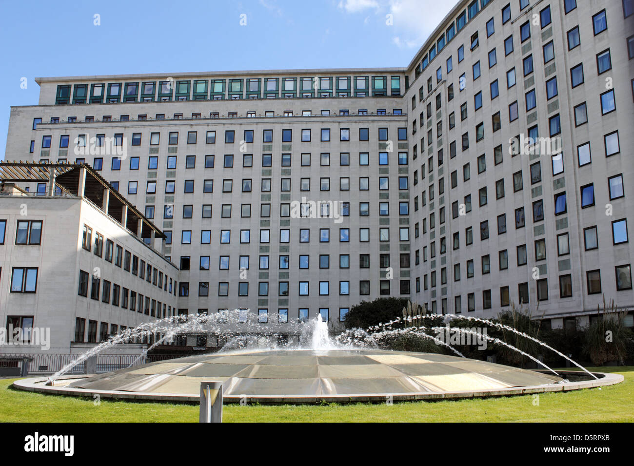 Shell building london hi-res stock photography and images - Alamy
