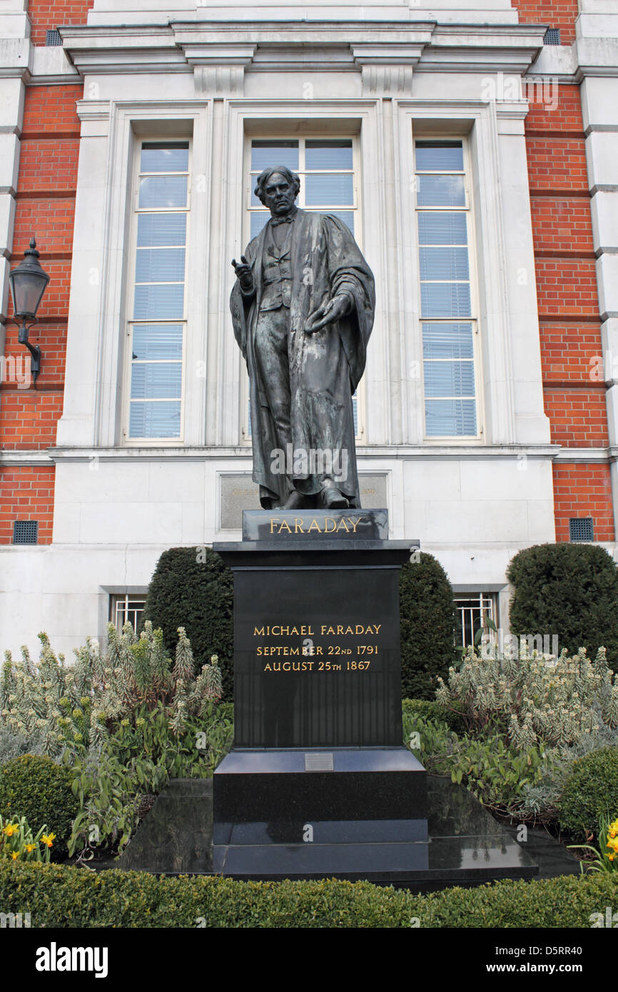 Michael faraday statue in london hi-res stock photography and images ...