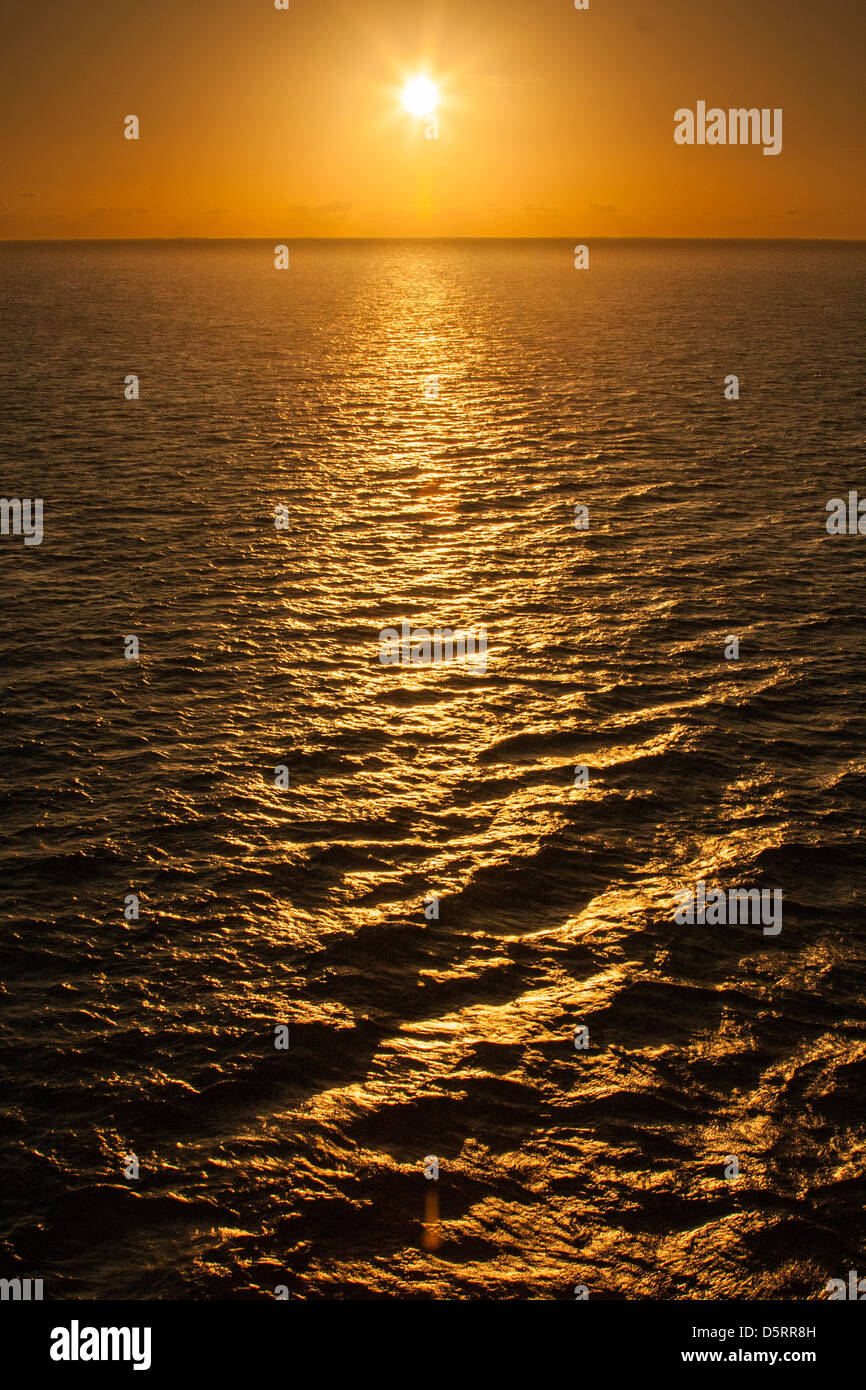 Picture of the ocean hi-res stock photography and images - Alamy