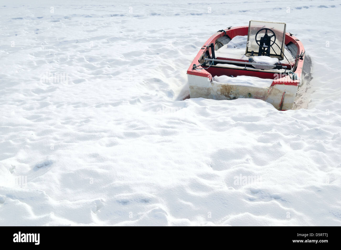 White winter boat hi-res stock photography and images - Alamy