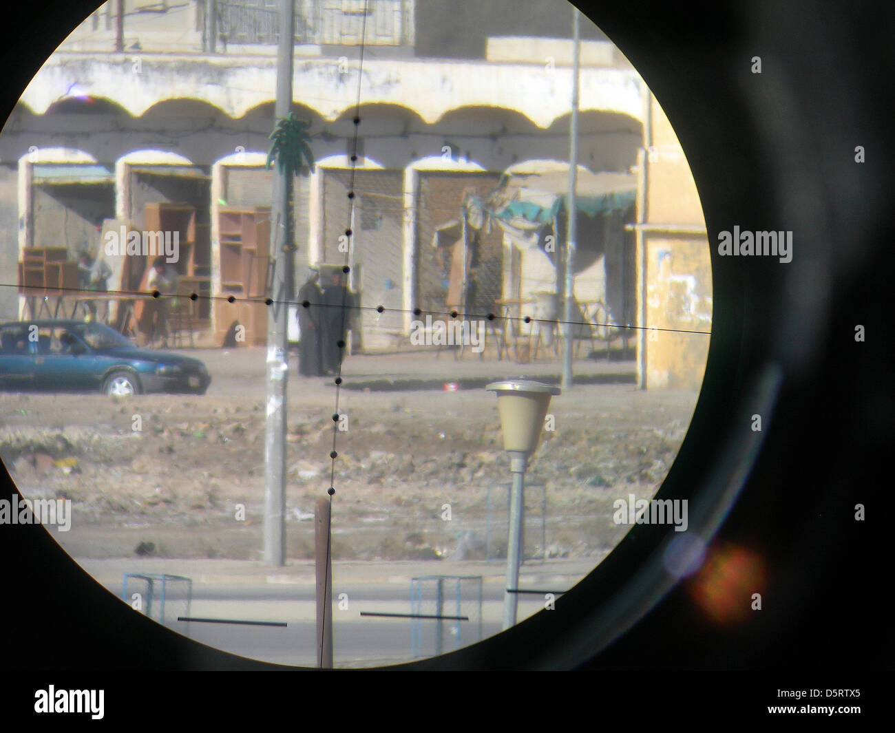 British army sniper spotter spotter hi-res stock photography and images ...