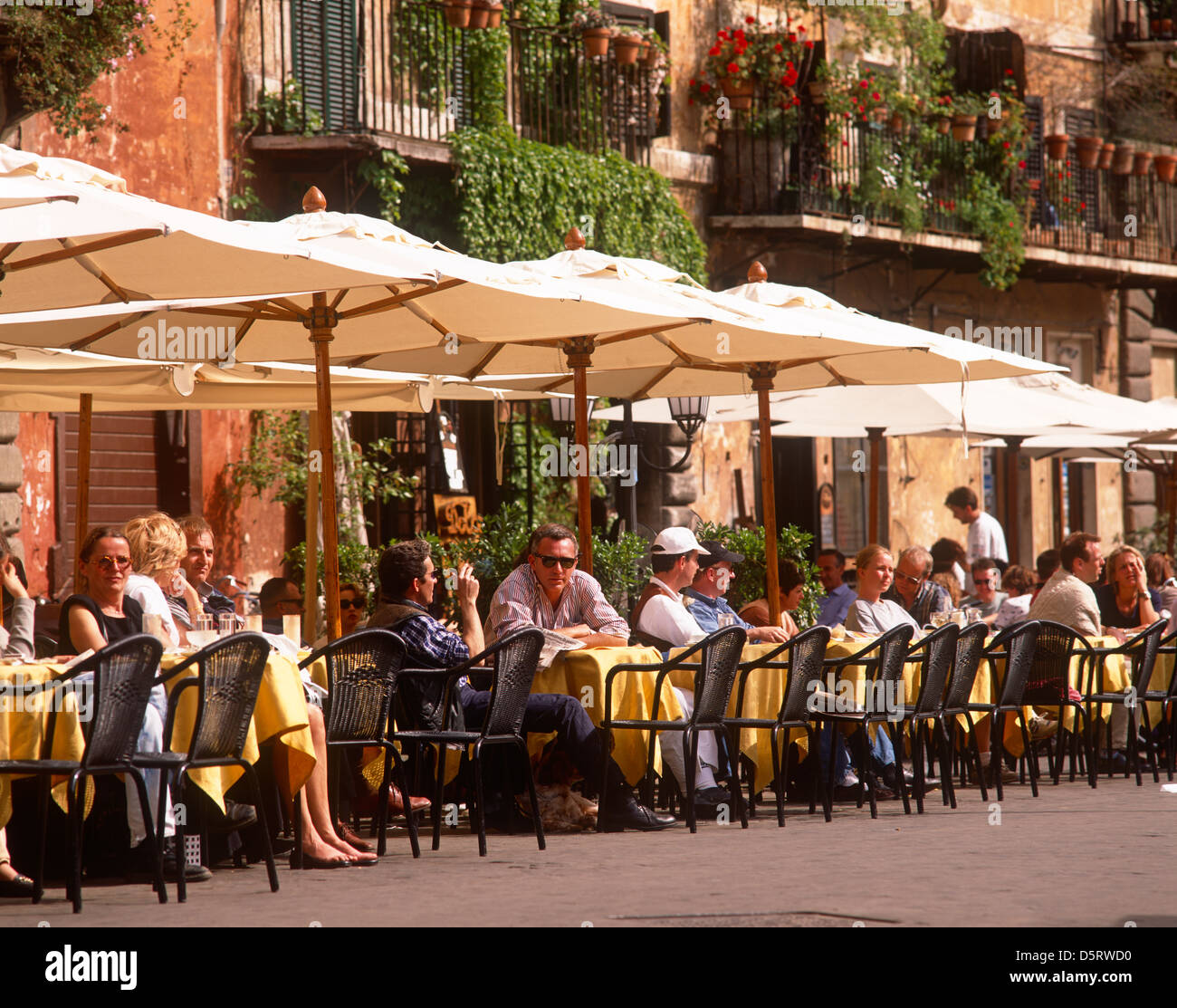 Pavement cafe in Piazza Navona, Rome, Lazio, Italy Stock Photo - Alamy