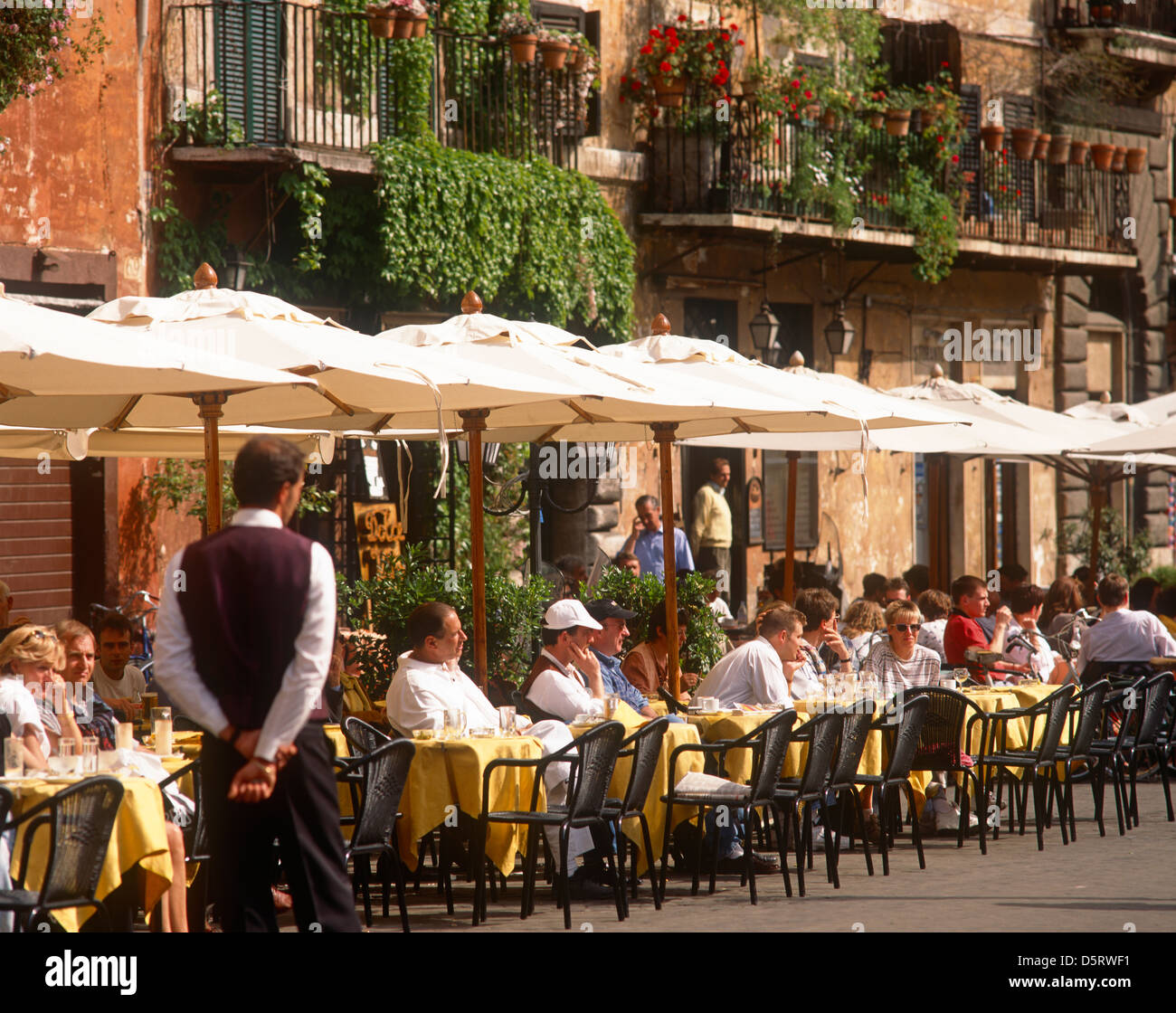 Pavement cafe in Piazza Navona, Rome, Lazio, Italy Stock Photo - Alamy