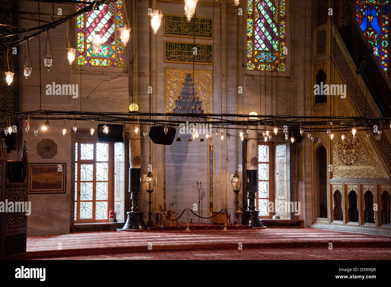 Blue mosque interior mihrab hi-res stock photography and images - Alamy