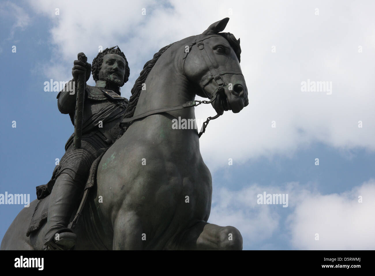Statue of french king henri iv hi-res stock photography and images - Alamy