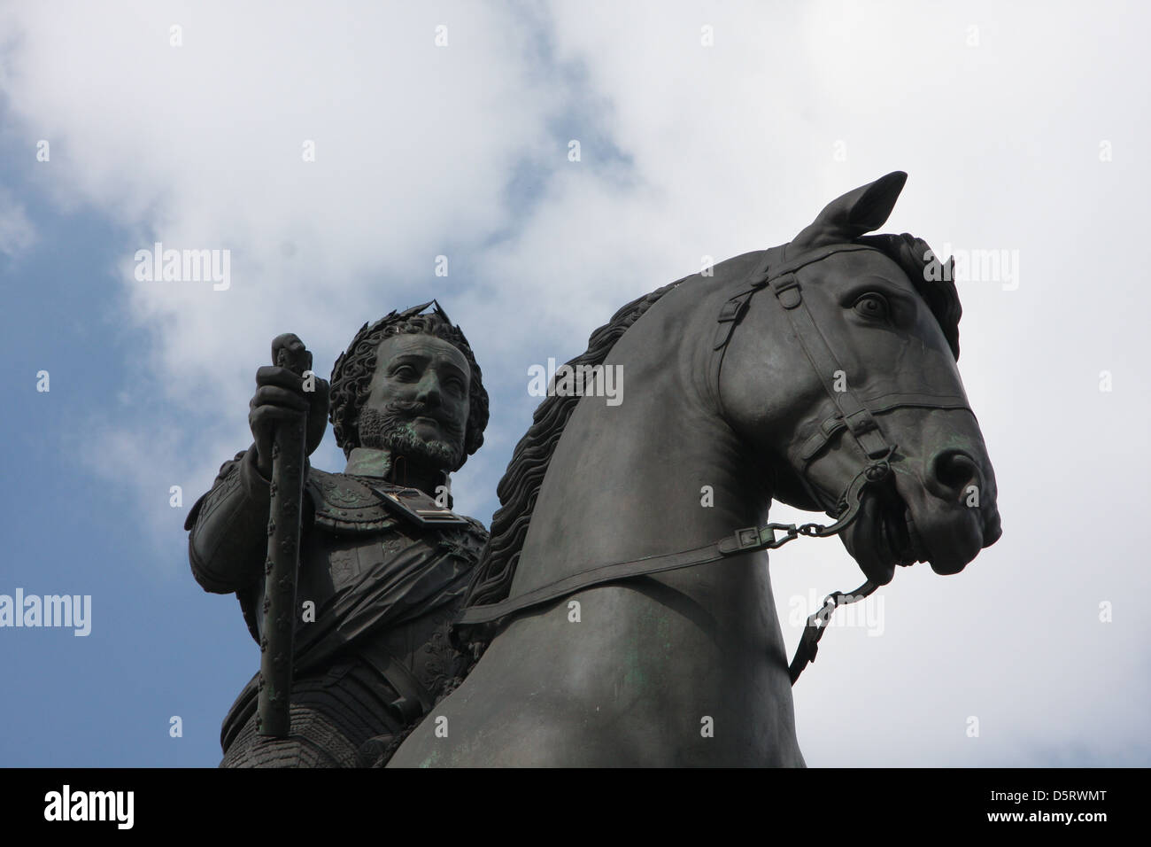 Statue of french king henri iv hi-res stock photography and images - Alamy