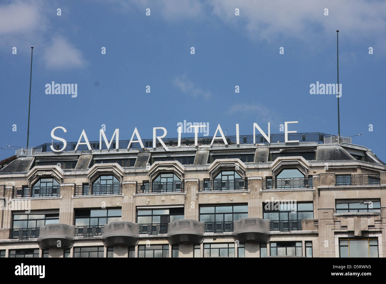 Samaritaine building in Paris Stock Photo - Alamy