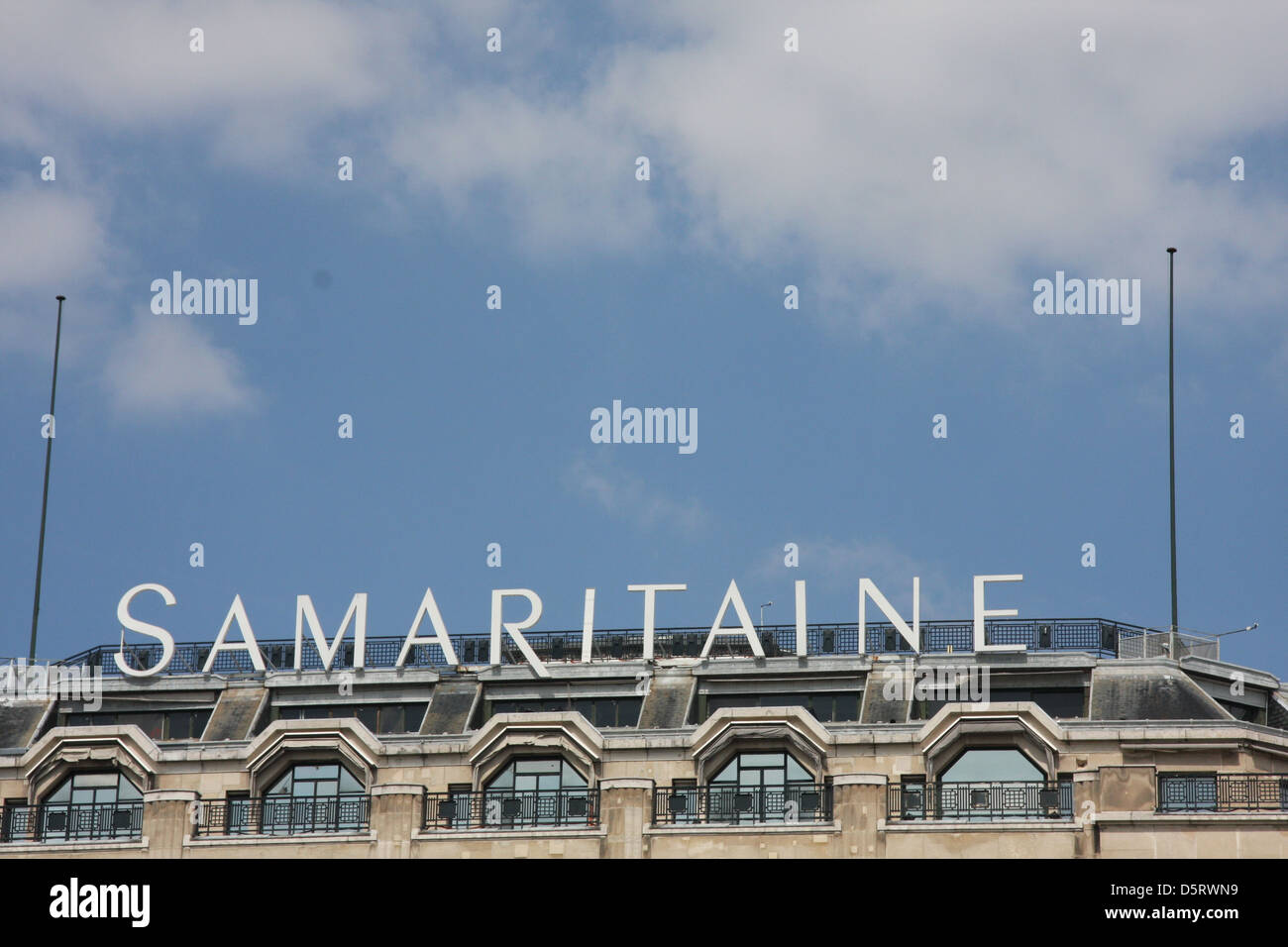 Samaritaine building in Paris Stock Photo - Alamy