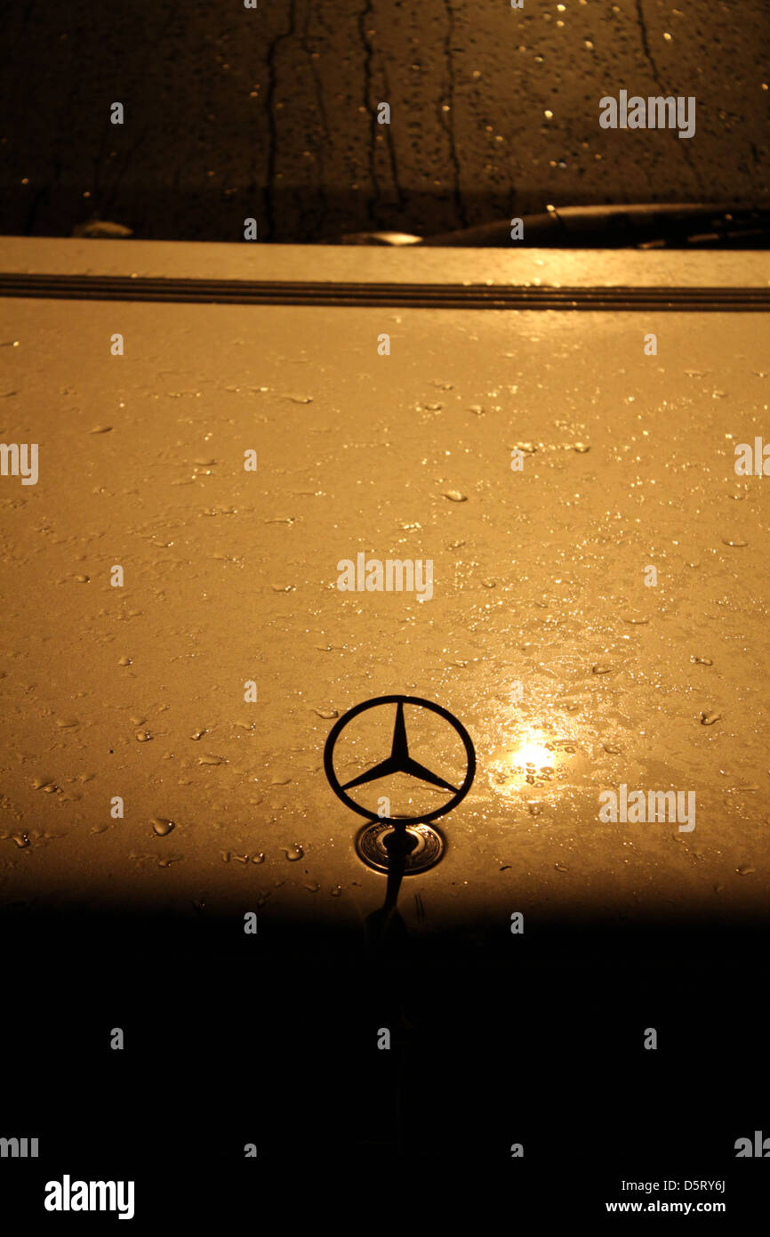 mercedes car in rain at night Stock Photo - Alamy