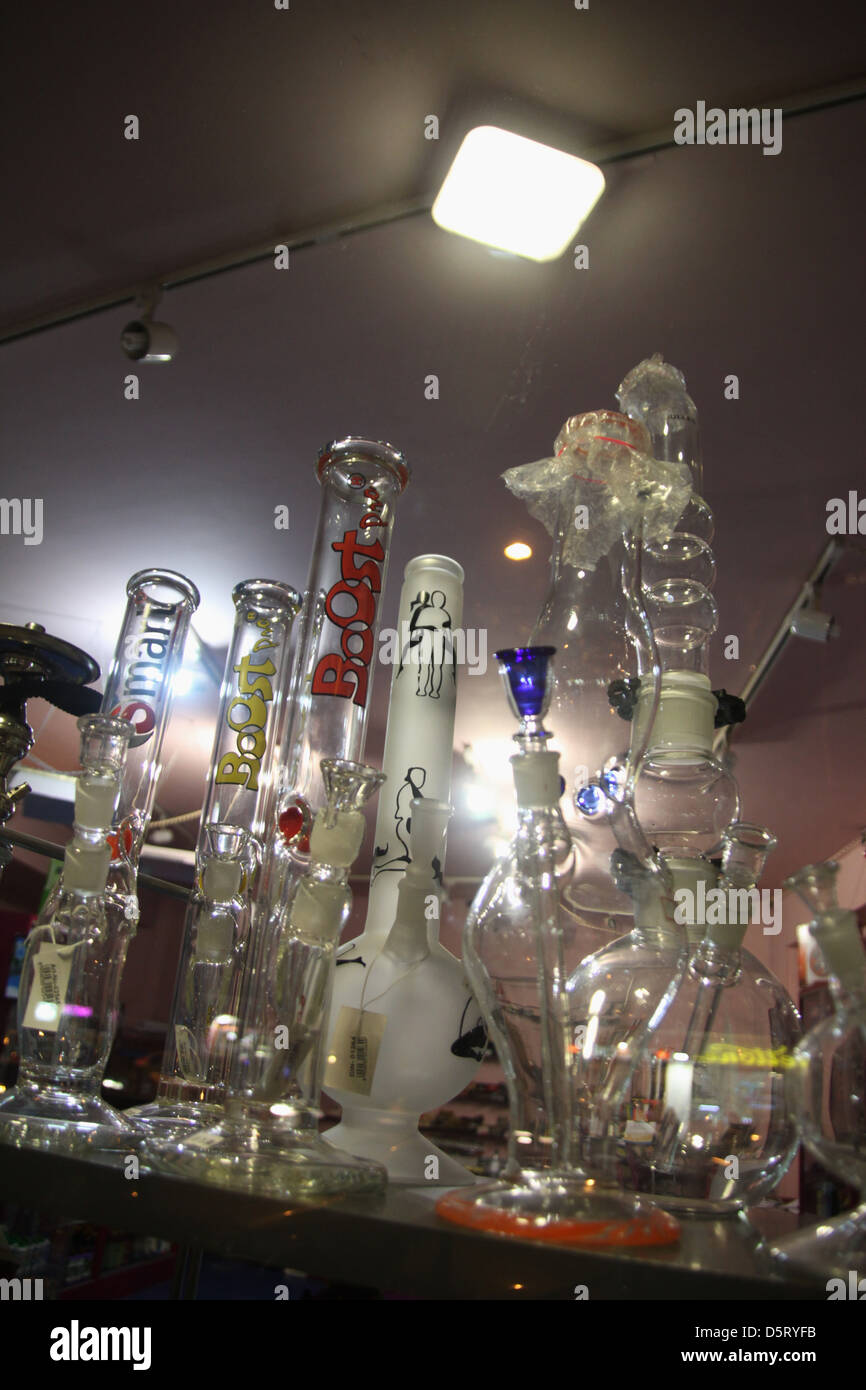 Glass bongs hi-res stock photography and images - Alamy