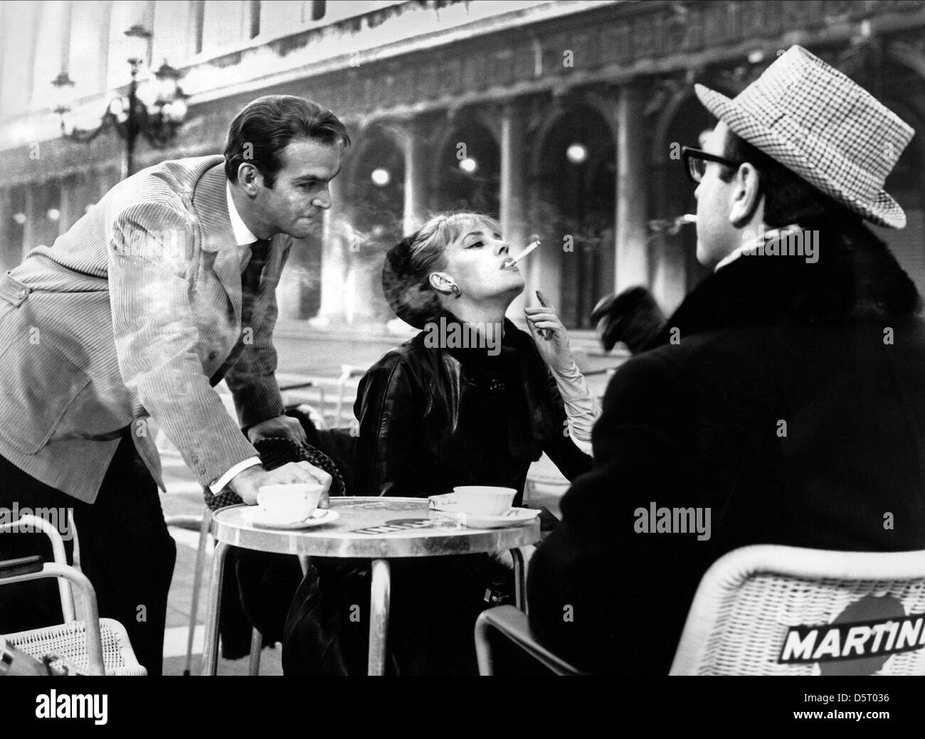 Eva 1962 Jeanne Moreau Black and White Stock Photos & Images - Alamy
