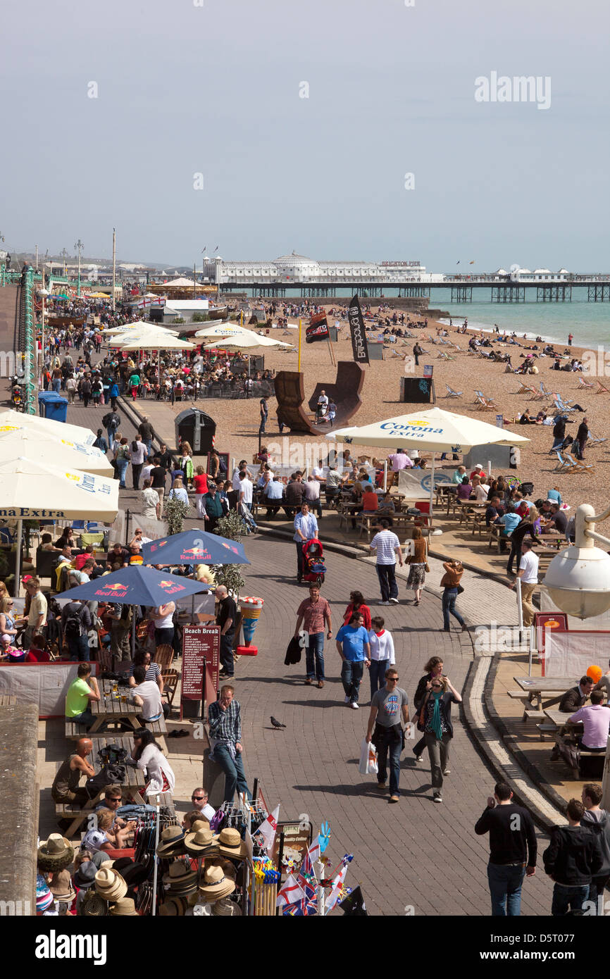 Brighton seafront and promenade hi-res stock photography and images - Alamy