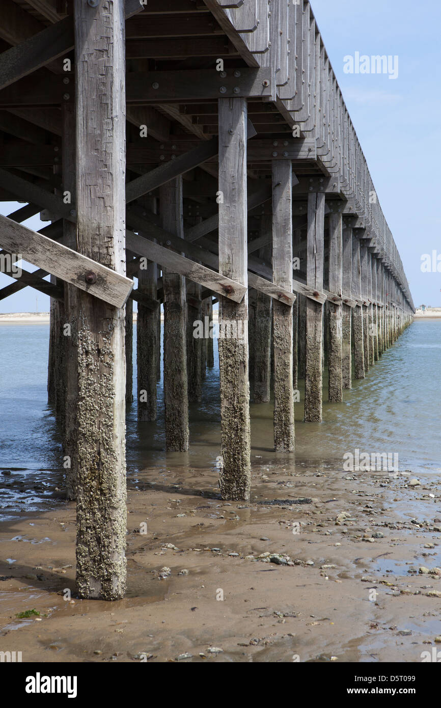 Details of wooden pillars at Powder Point Duxbury Bridge ...