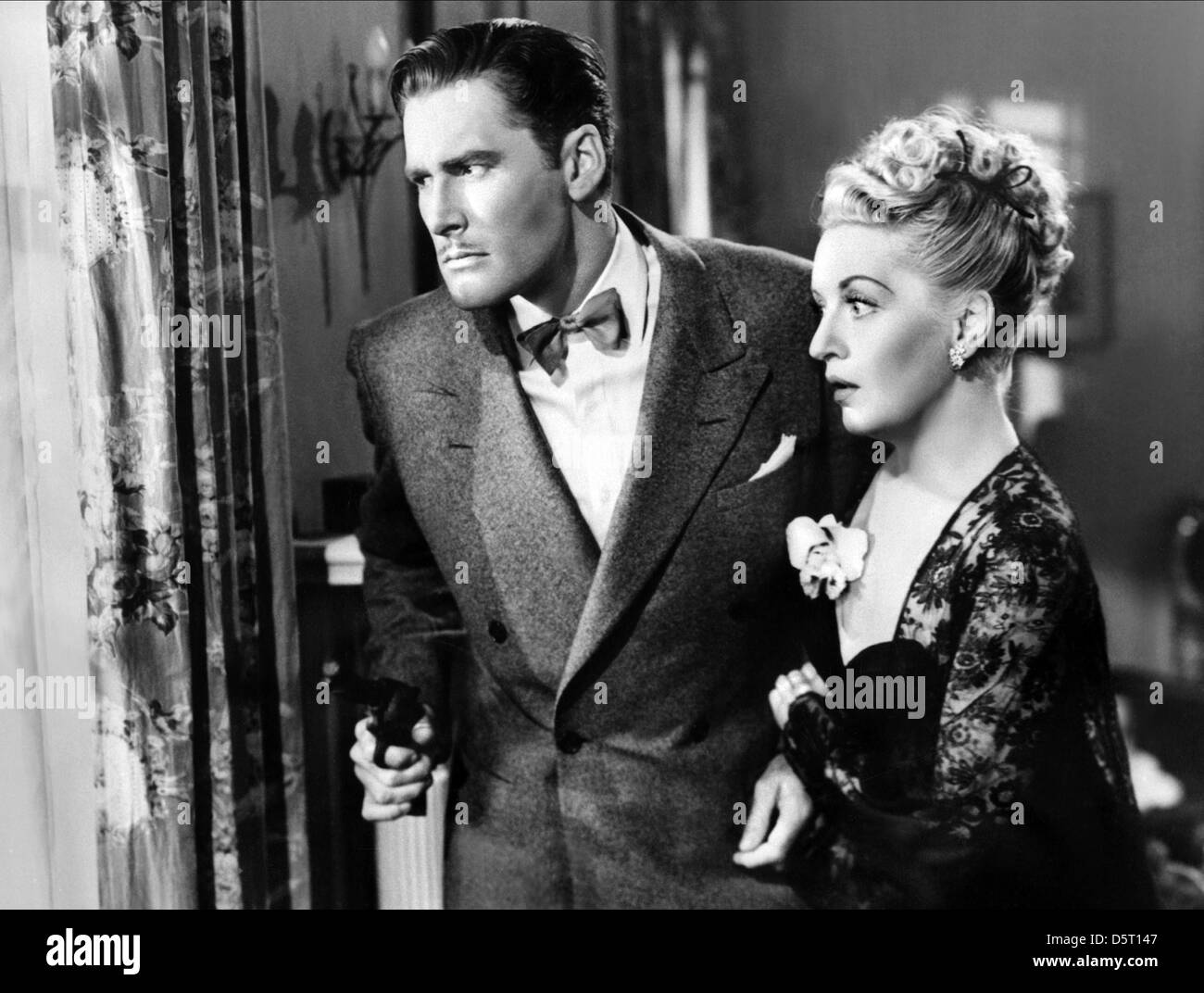 ERROL FLYNN, LEE PATRICK, FOOTSTEPS IN THE DARK, 1941 Stock Photo - Alamy