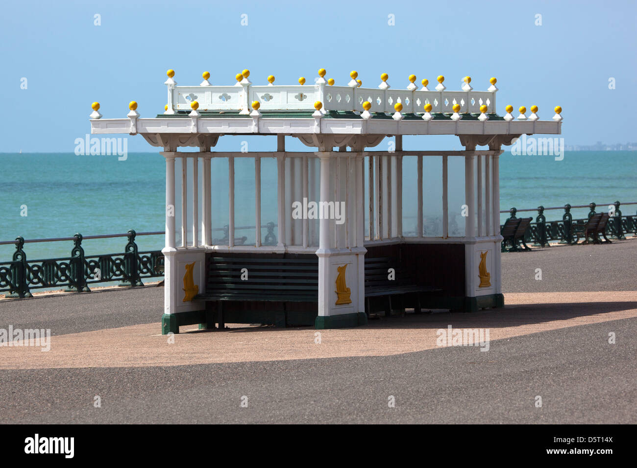 Promenade seating hi-res stock photography and images - Alamy