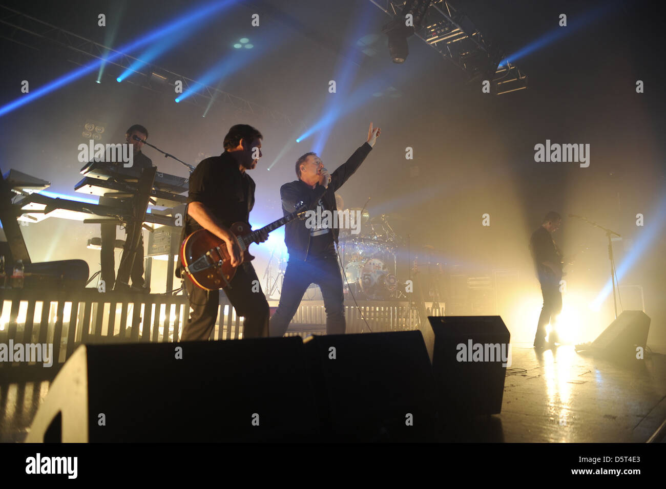 Simple minds band hi-res stock photography and images - Alamy