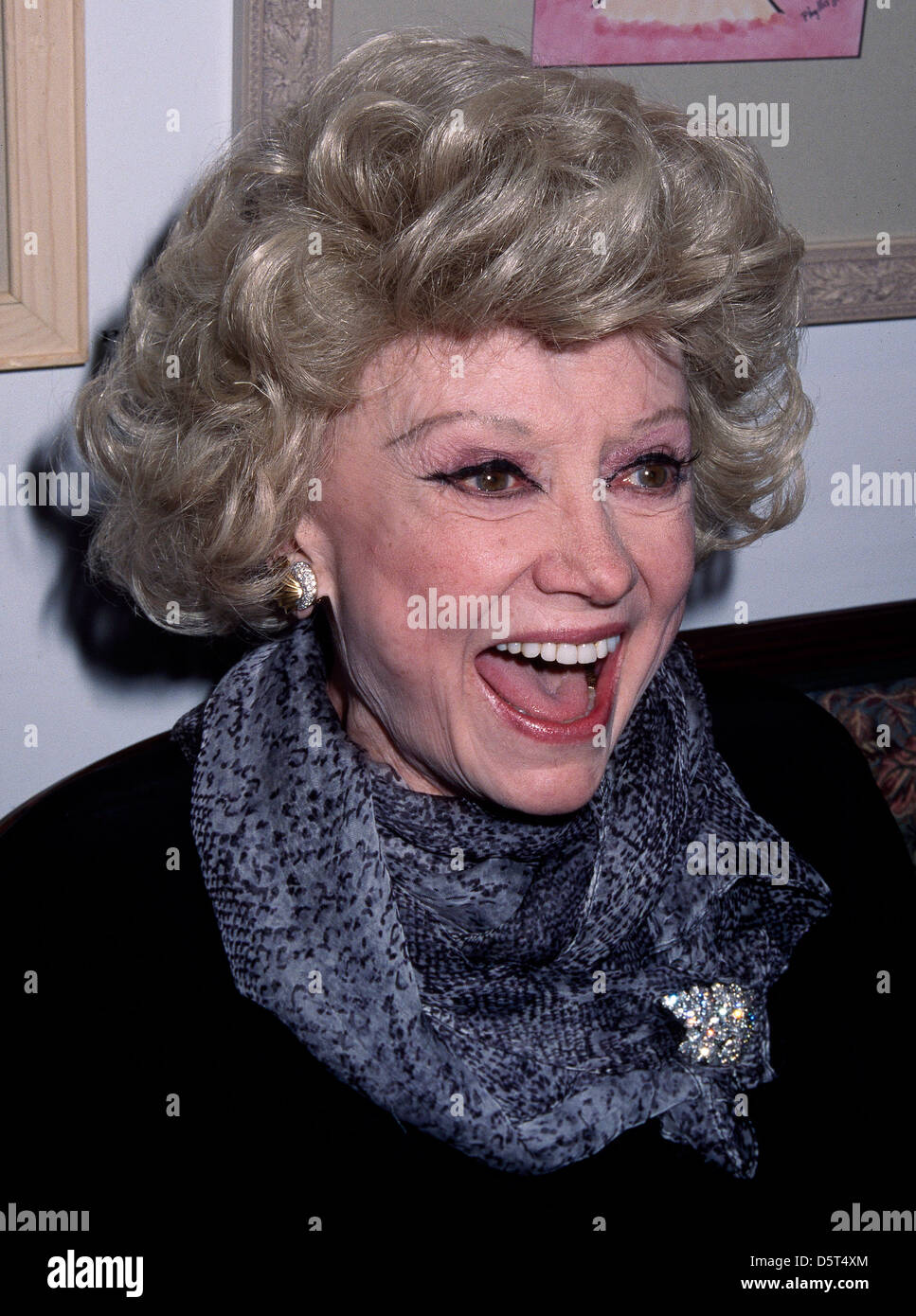Phyllis diller private viewing of artwork hi-res stock photography and ...