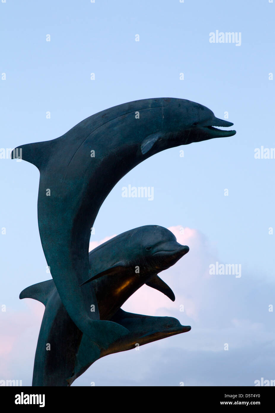 Sculpture of three dolphins hi-res stock photography and images - Alamy