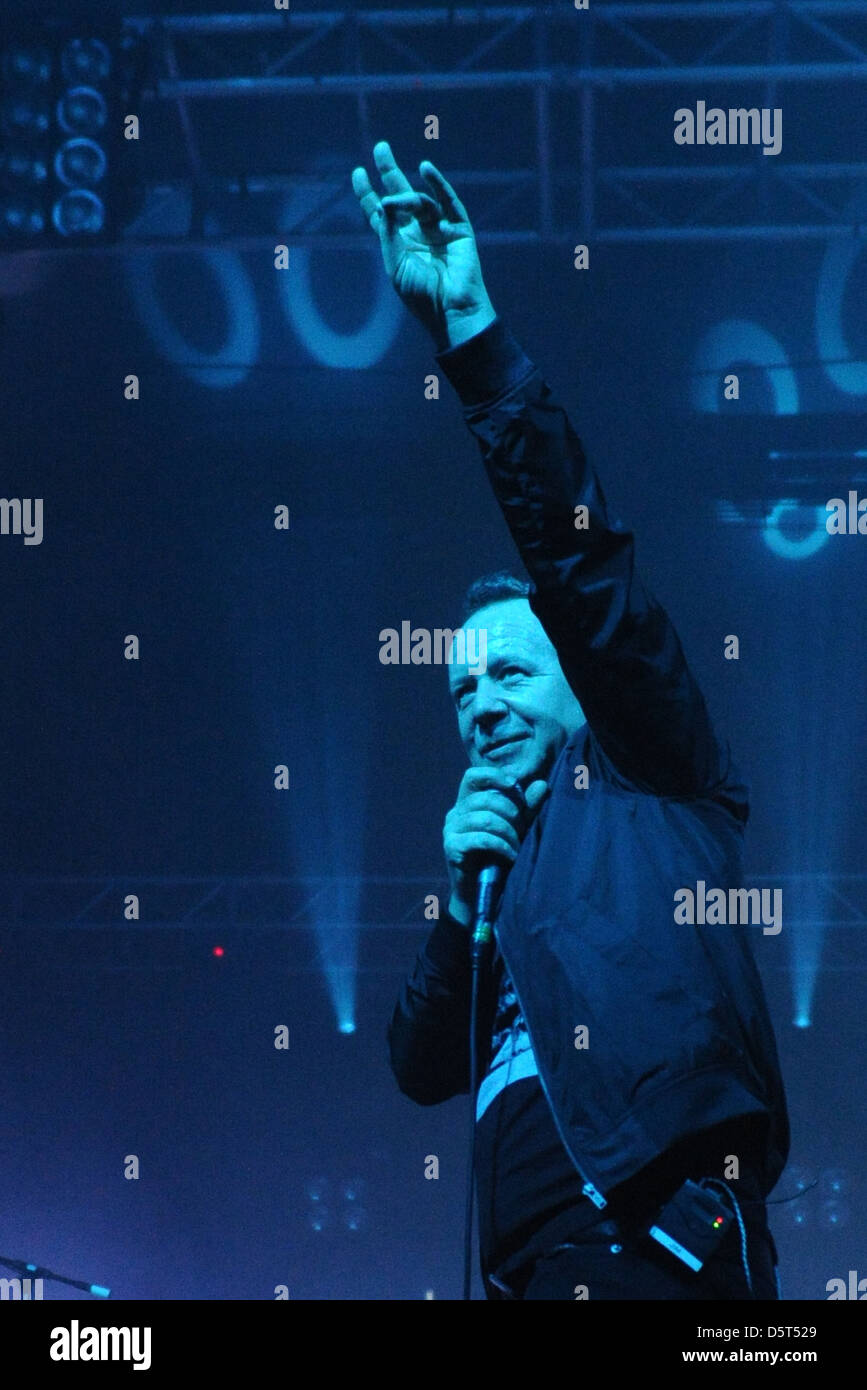 Simple minds band hi-res stock photography and images - Alamy