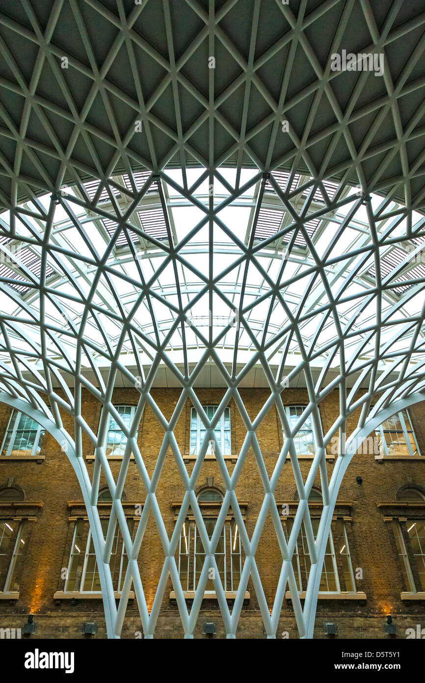 Ornate Structure on Western Concourse Kings Cross Station Stock Photo ...