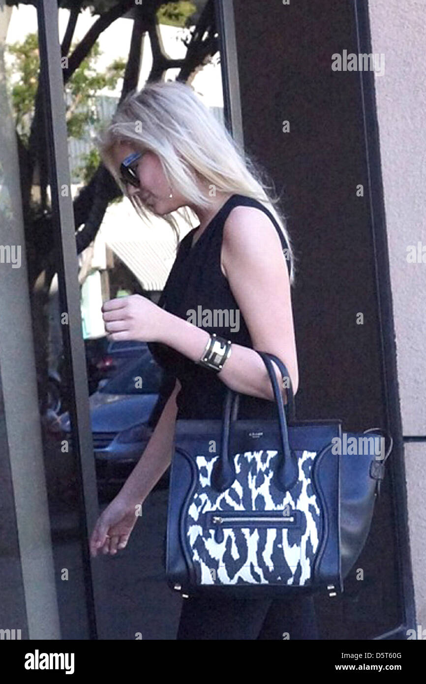 Kate Upton out and about on Robertson Blvd Los Angeles, California - 23 ...