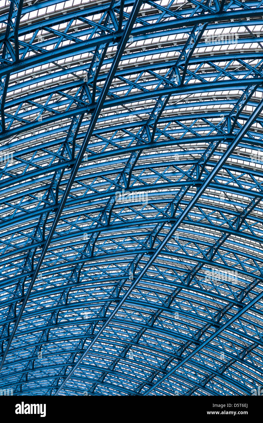 Victorian ironwork, london station hi-res stock photography and images ...