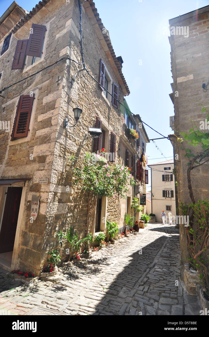 Old stone streets hi-res stock photography and images - Alamy