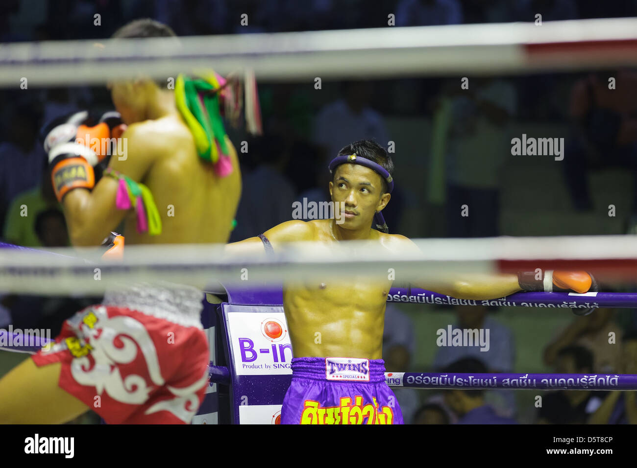 Thai boxing evening fight at the Rajadamnern stadium in Bangkok ...