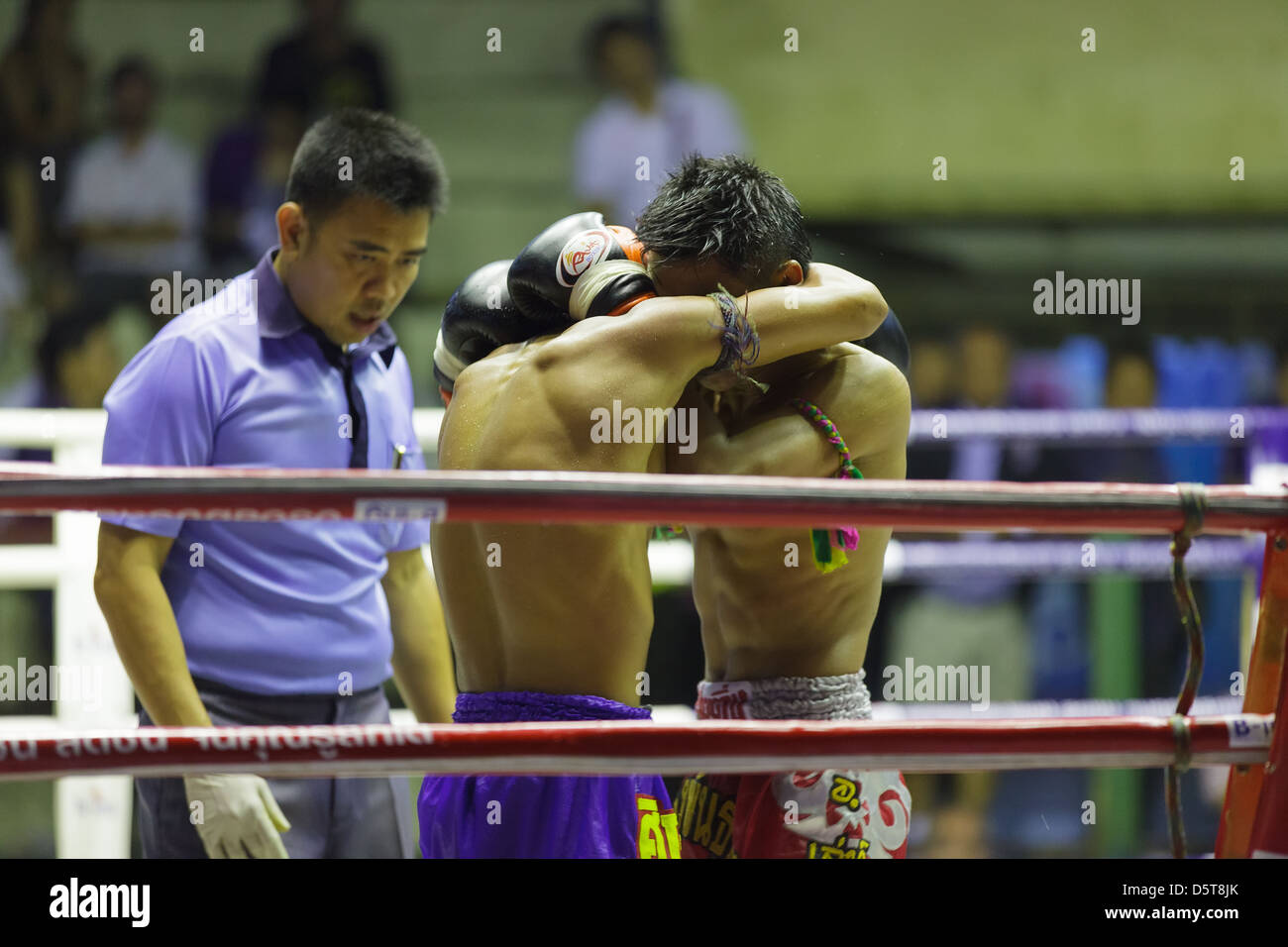 Thai boxing evening fight at the Rajadamnern stadium in Bangkok ...