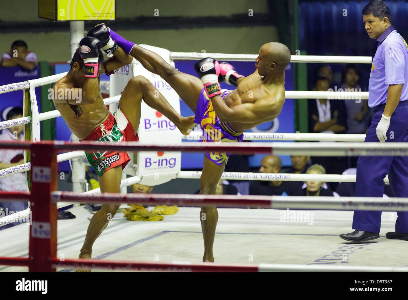 Thai boxing evening fight at the Rajadamnern stadium in Bangkok ...