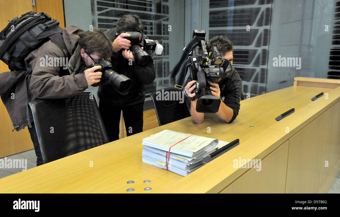 Labour sit hi-res stock photography and images - Alamy