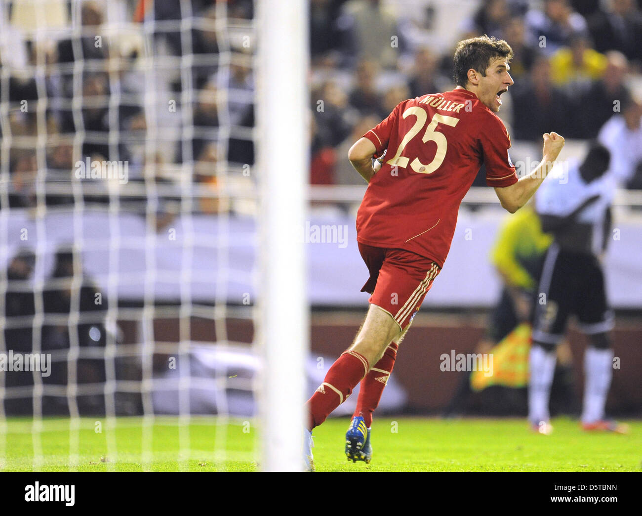 Munich's Thomas Müller celebrates the 1:1 during the Champions League ...
