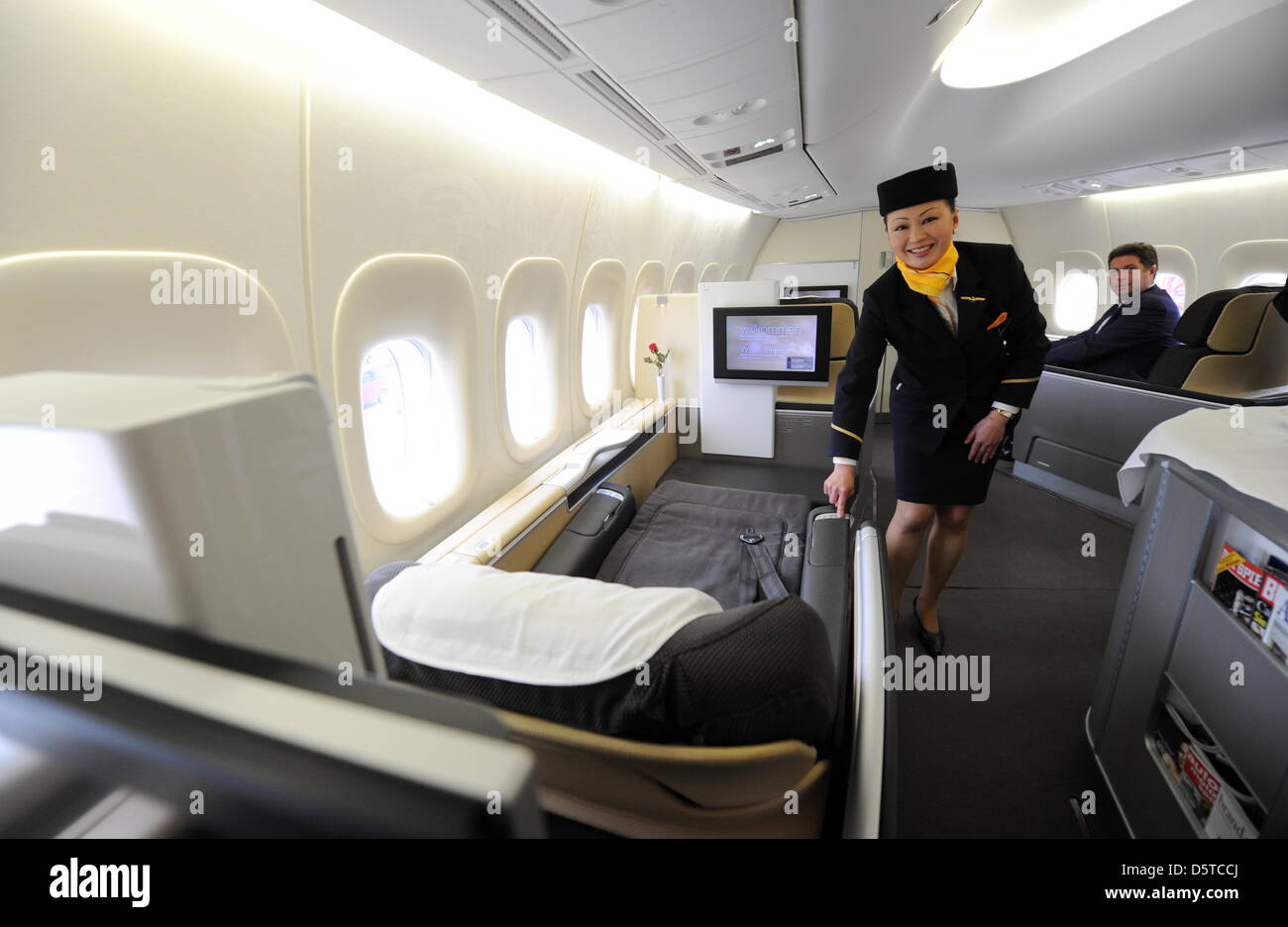 Lufthansa stewardess first class hi-res stock photography and images ...