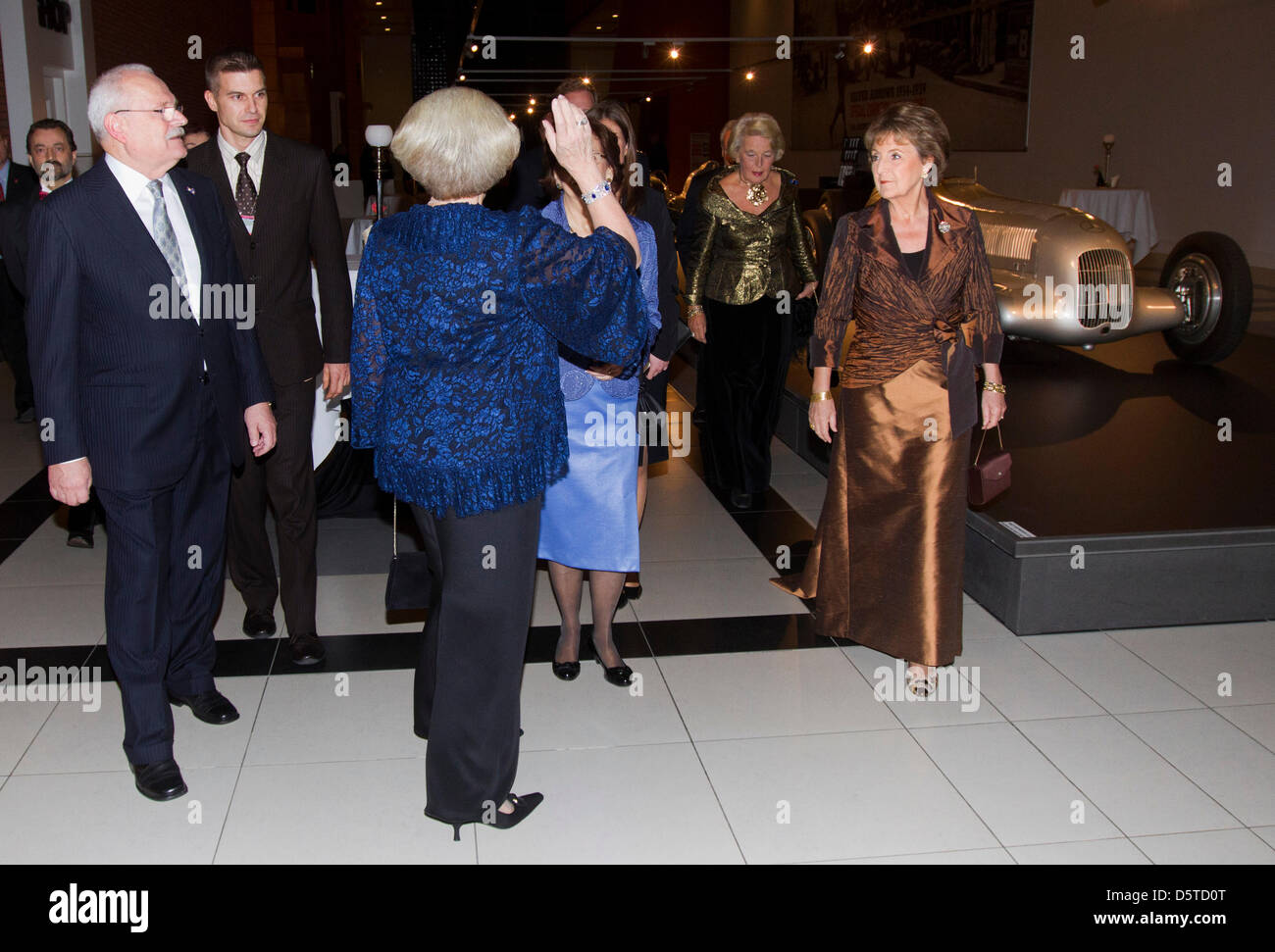 Queen Beatrix of The Netherlands (C) and Princess Margriet (R) attend a ...