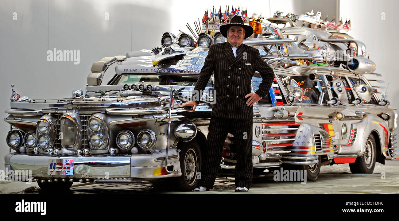 Weighs 3 4 tons hi-res stock photography and images - Alamy