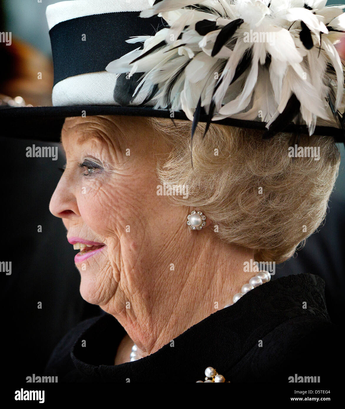 Queen Beatrix of the Netherlands and President Ivan Gasparovic of ...