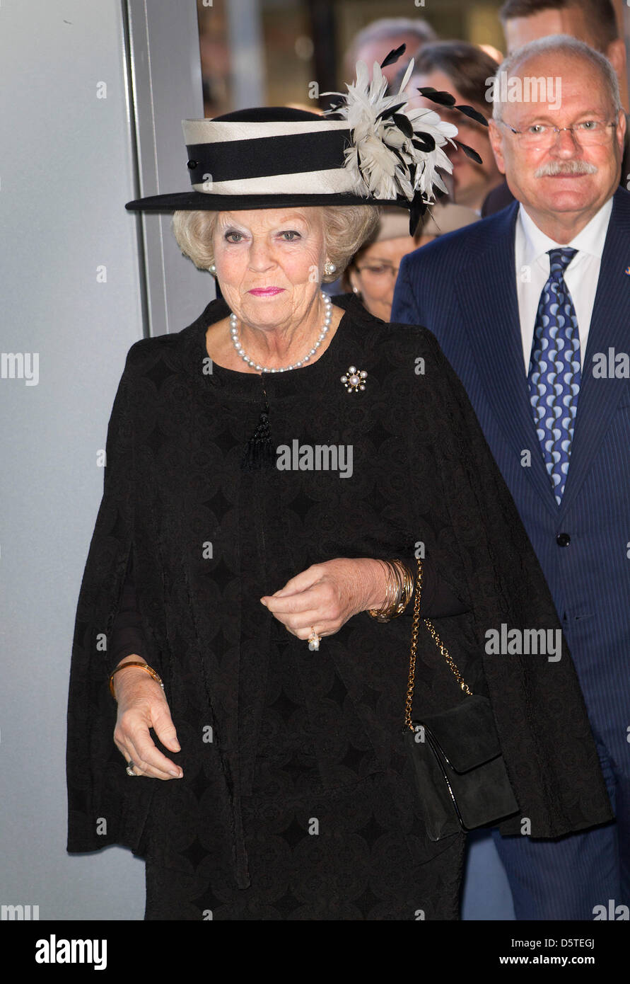 Queen Beatrix of the Netherlands and President Ivan Gasparovic of ...