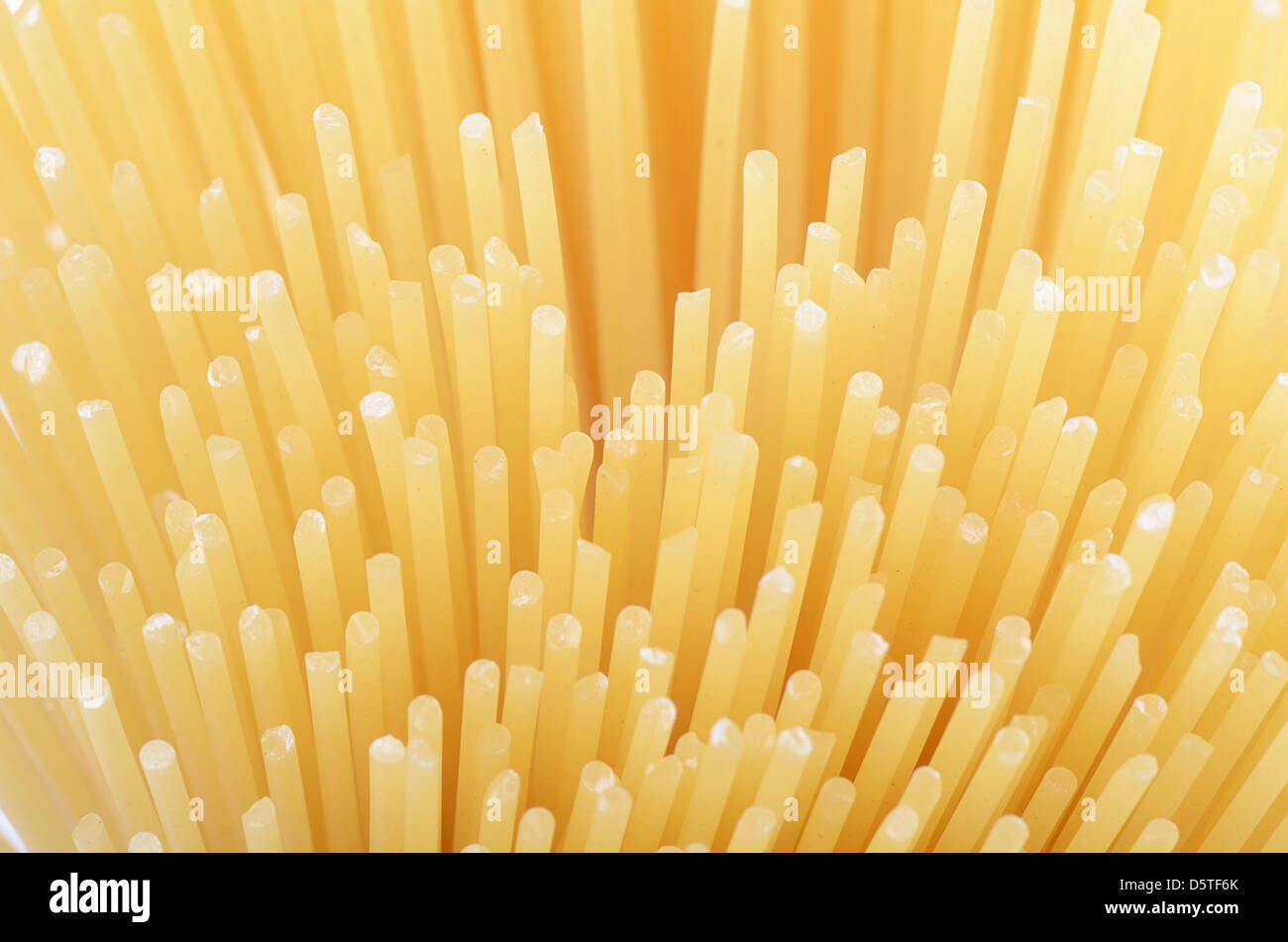 Food spaghetti macro shot uncooked hi-res stock photography and images ...