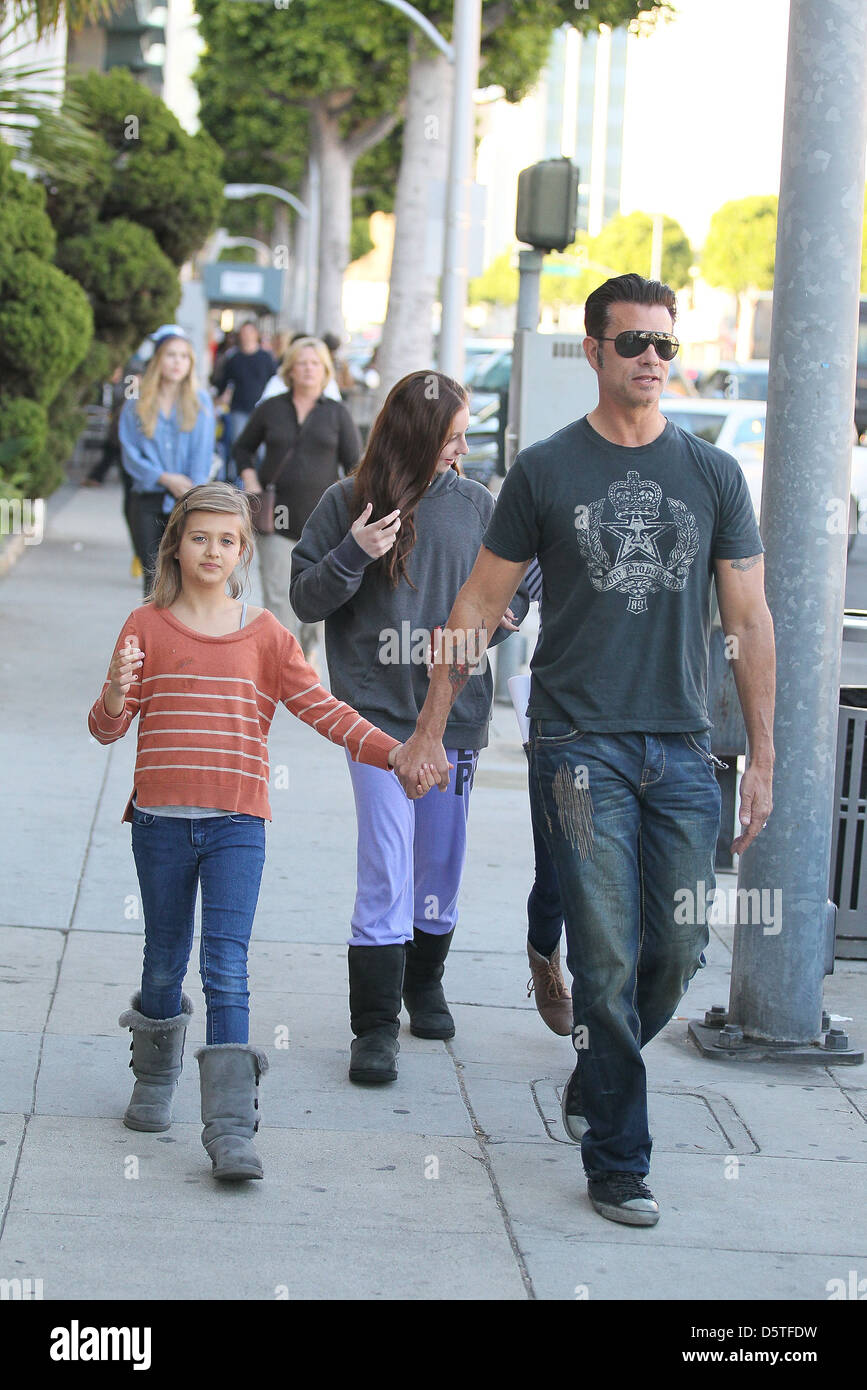 Lorenzo lamas and his daughters hi-res stock photography and images - Alamy