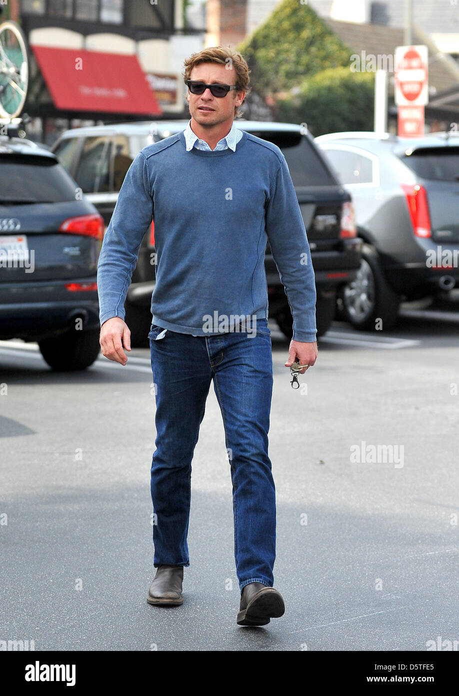 Simon Baker leaving lunch with a friend Los Angeles, California - 20.02 ...