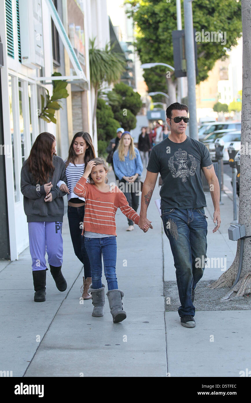 Lorenzo lamas and his daughters hi-res stock photography and images - Alamy