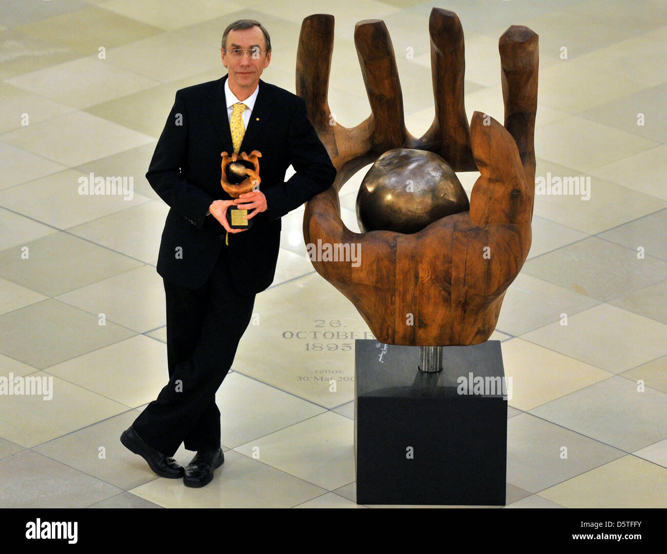 Institute for evolutionary anthropology hi-res stock photography and ...