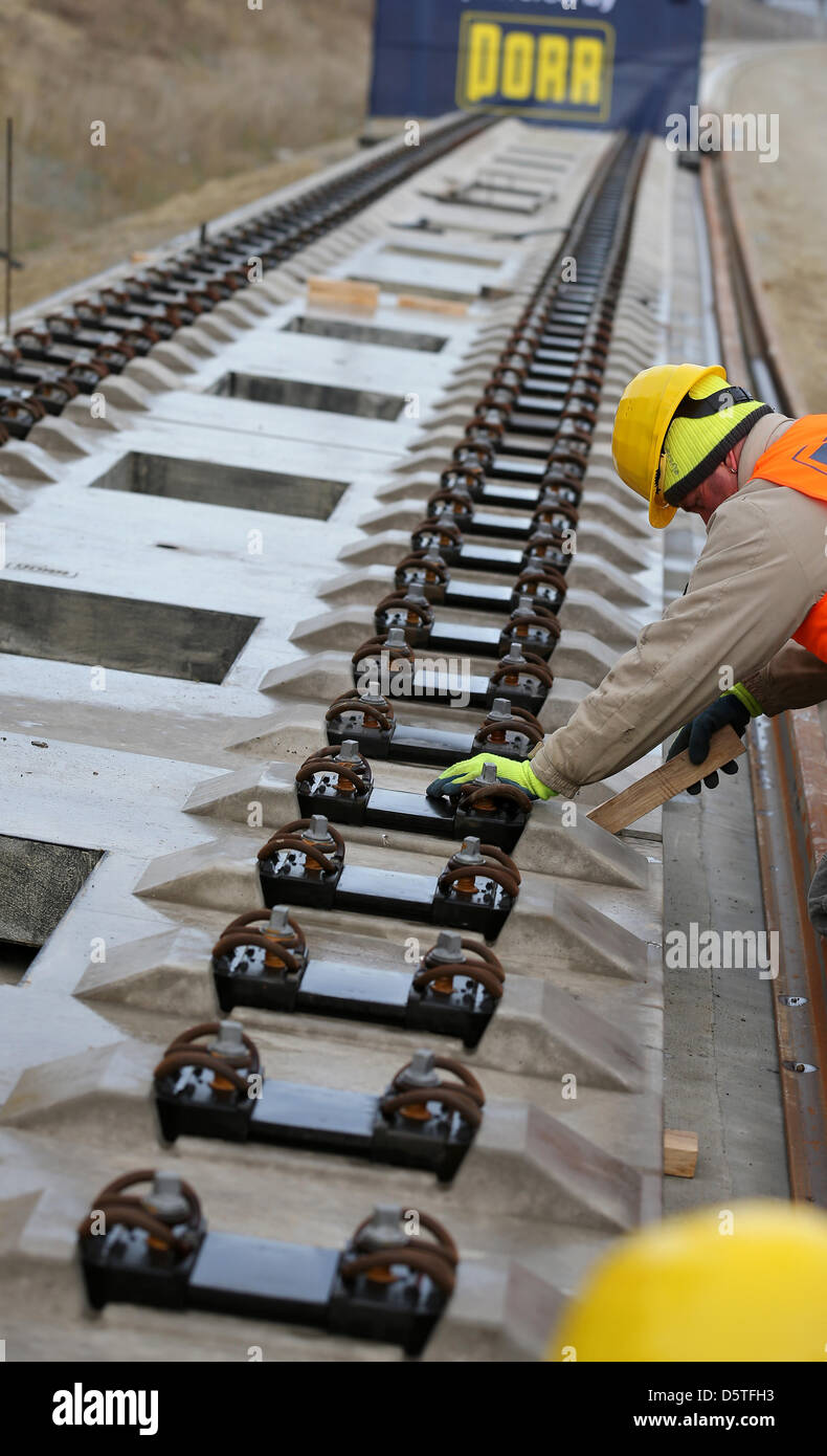 A worker lays so-calles track support plates at the new ICE line ...