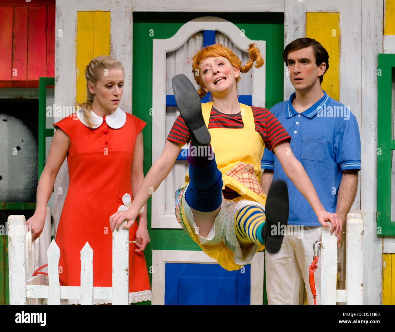Actors Eileen Weidel as "Annika" (L-R), Julia Hell as "Pippi ...