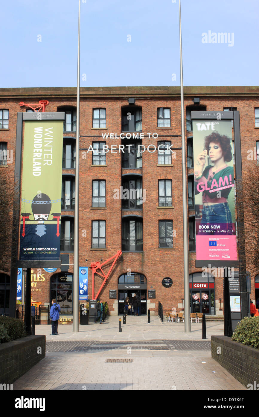 Liverpool posters hi-res stock photography and images - Alamy
