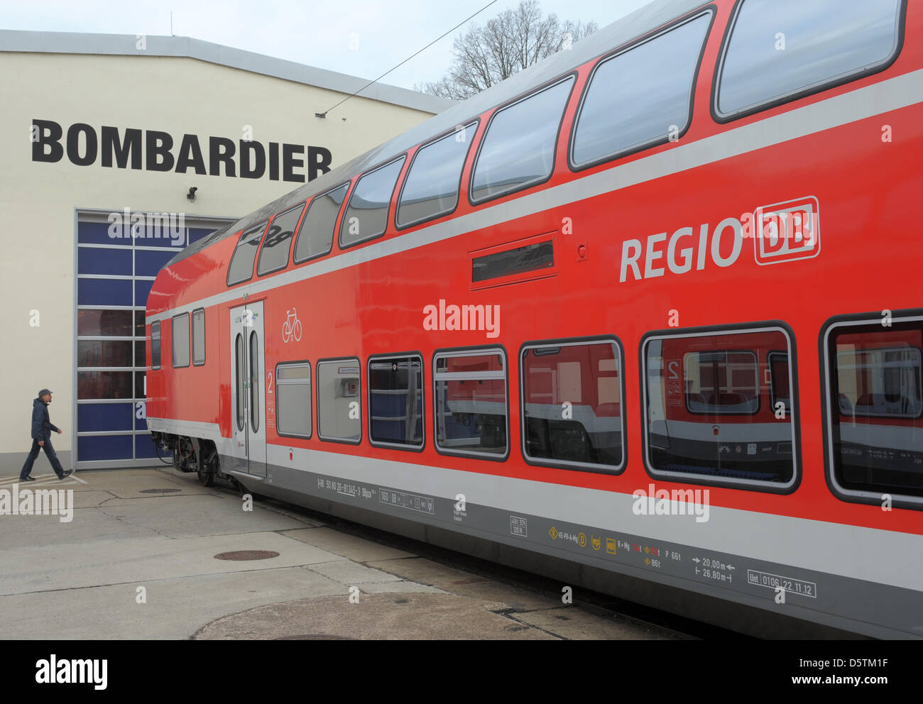 Double decker car hi-res stock photography and images - Alamy